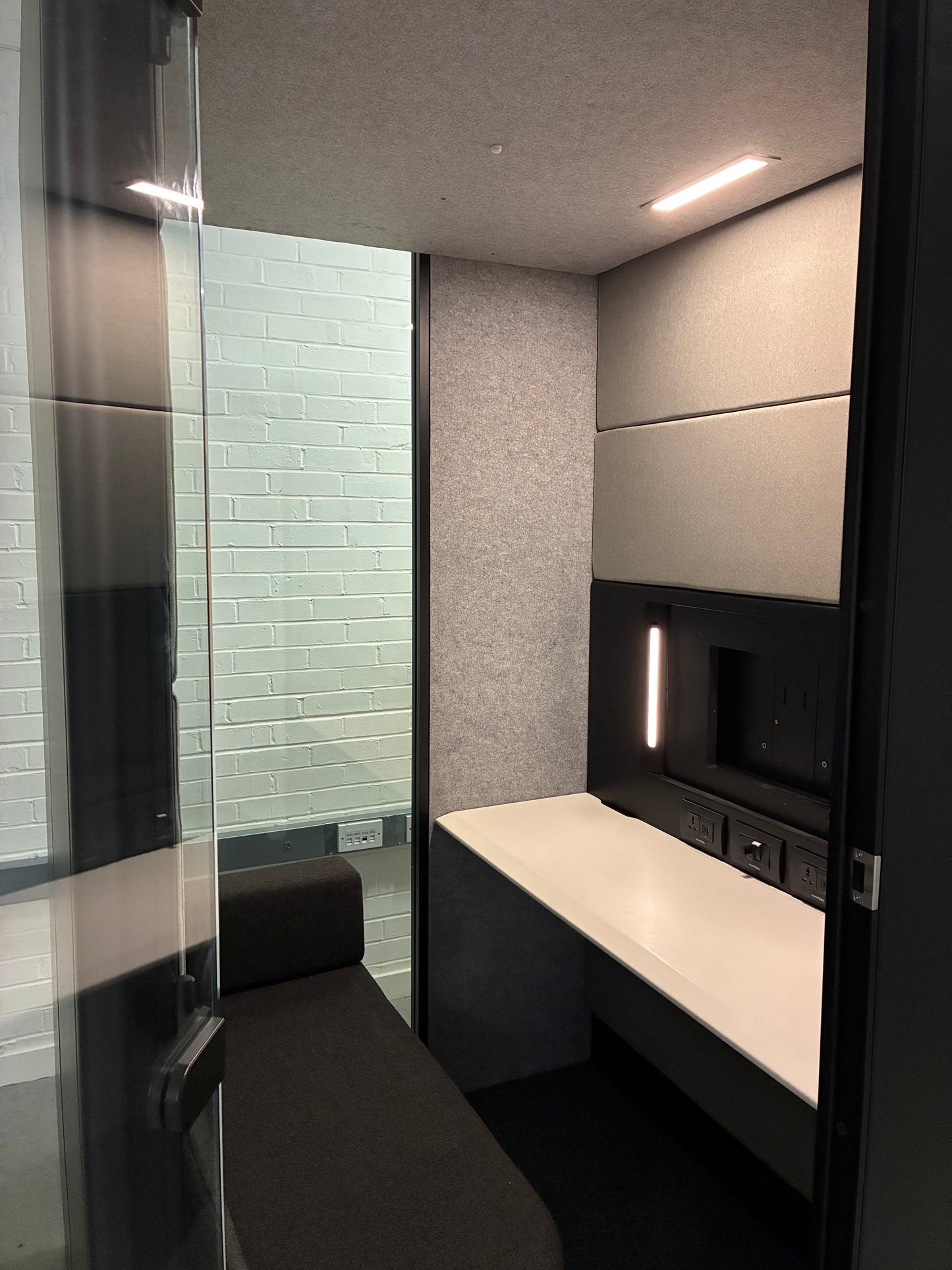 Max Calma Z2 2 Side By Side Conference Booth – Breeze Workspace