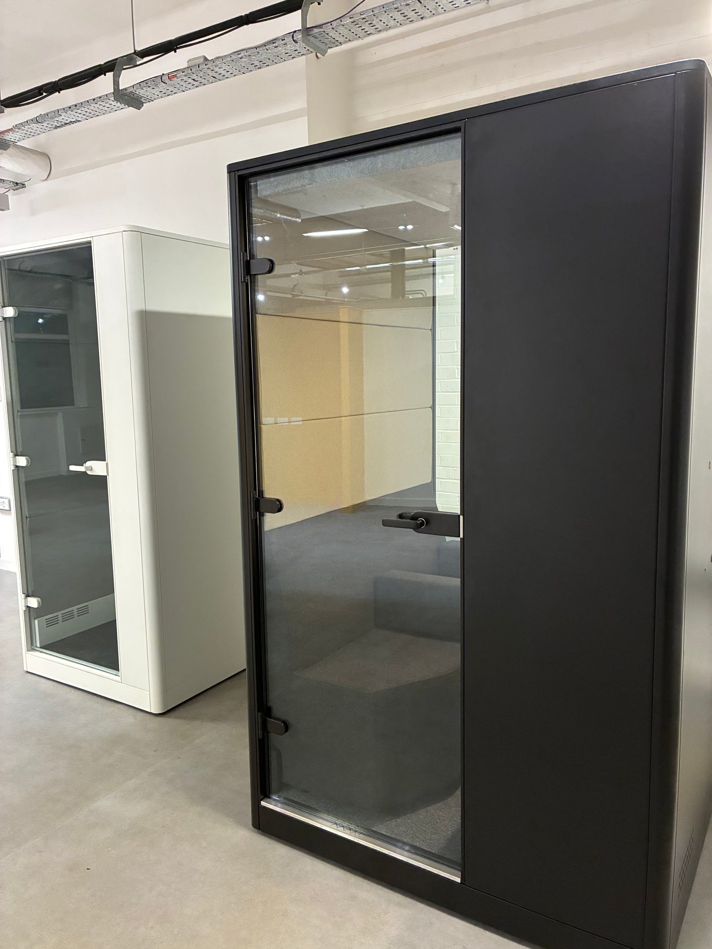 Max Calma Z2 2 Side By Side Conference Booth – Breeze Workspace